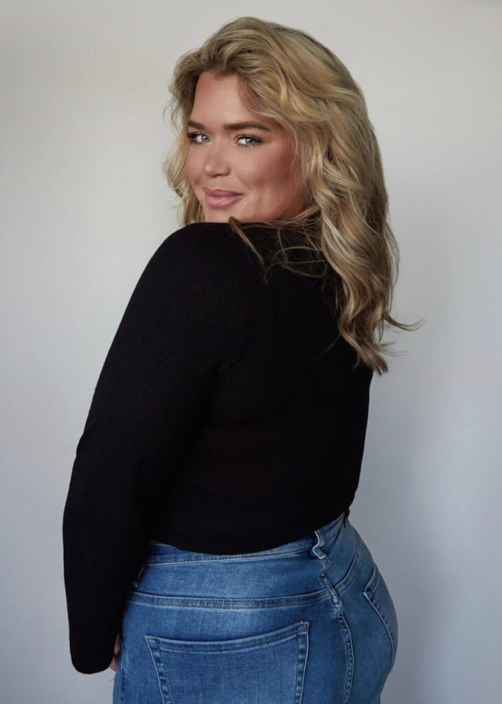 Kelly – The Model Booker