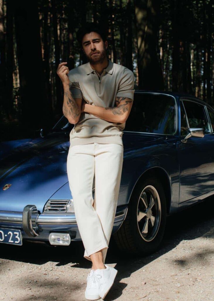 Elliot – The Model Booker