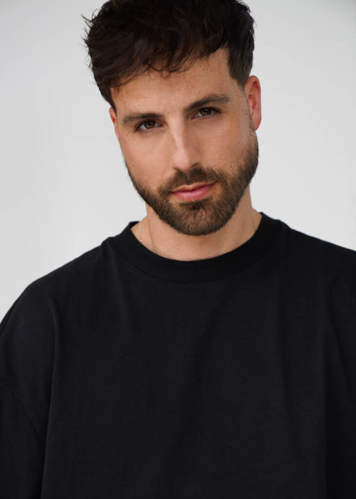 Hessel – The Model Booker