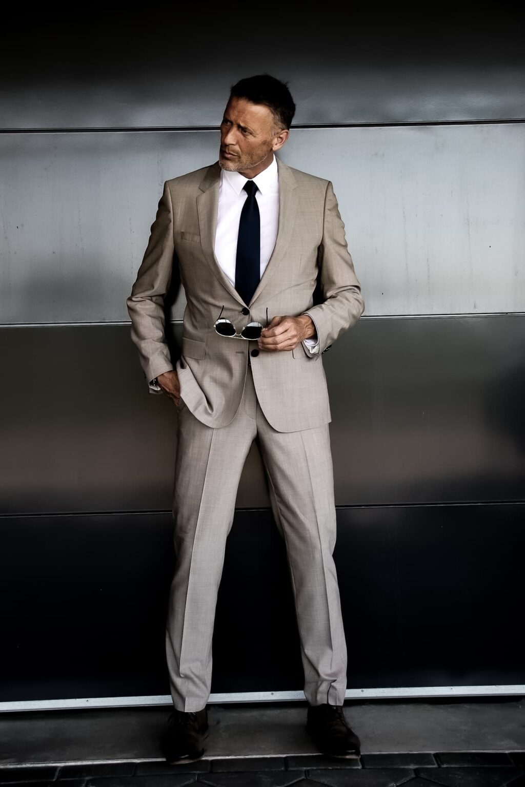 Ray – The Model Booker