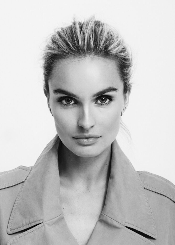 Robin H. – The Model Booker
