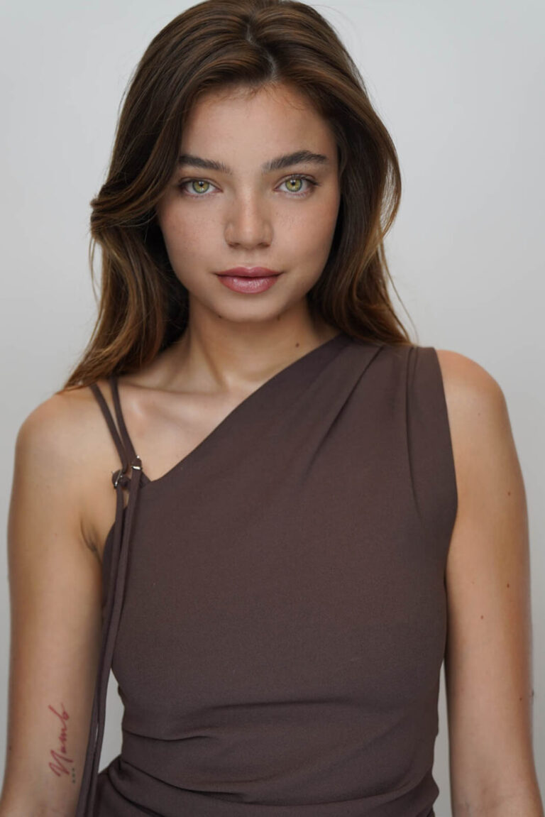 Eva R. – The Model Booker